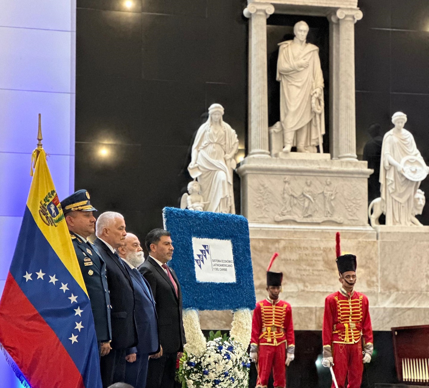 SELA conmemora el 48° aniversario del Convenio de Panamá con ofrenda floral a Bolívar | SELA